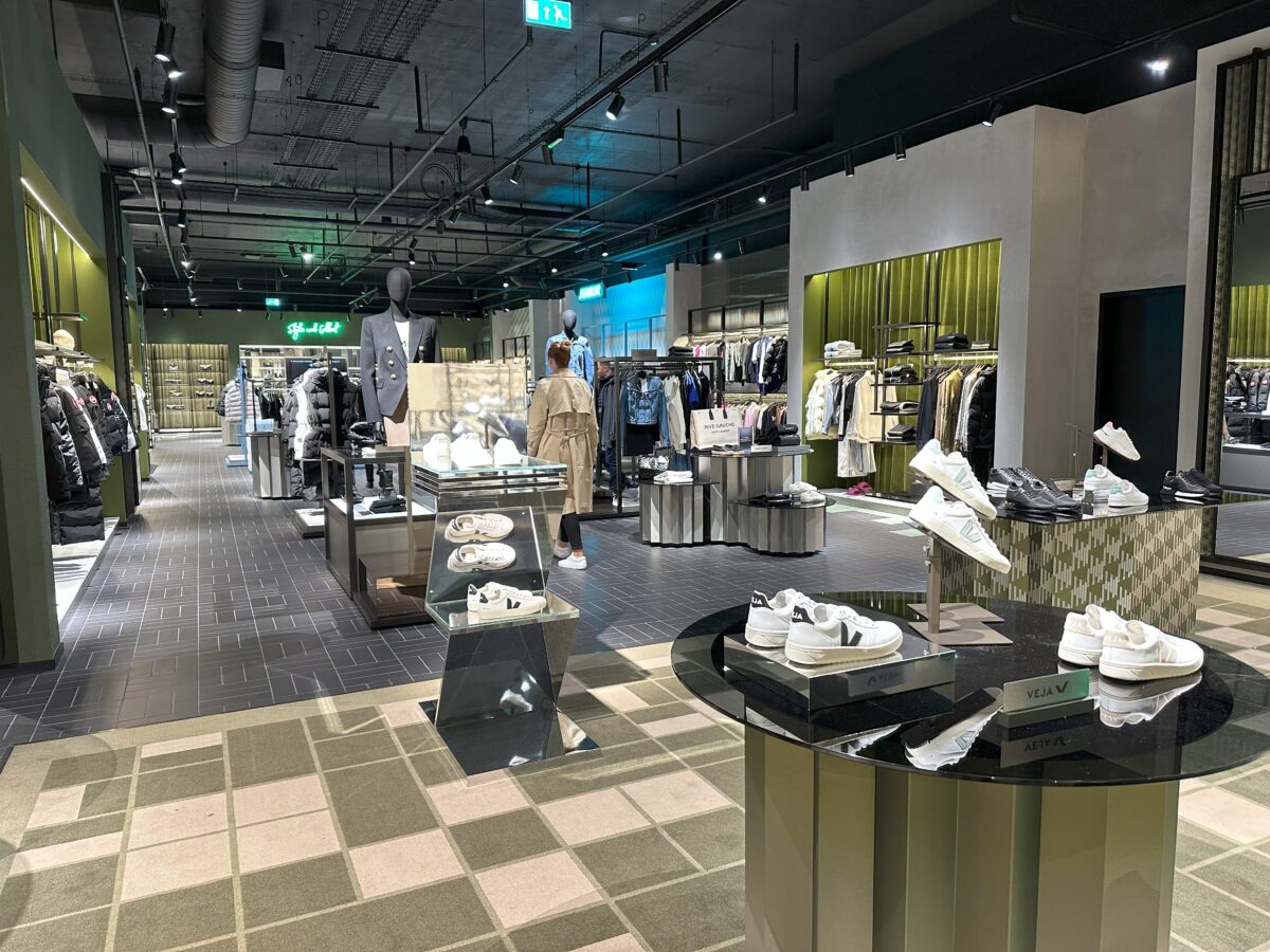 Frasers Opens at Houndshill Shopping Centre