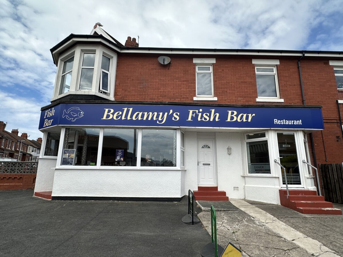 Bellamy's Fish Bar aka Middle Chippy • Live Blackpool